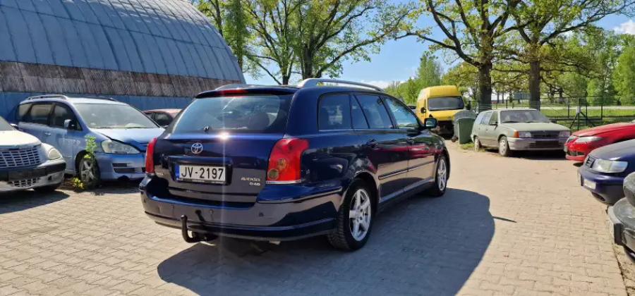 Синий Тойота Авенсис 2006 в Валмиера, объемом двигателя 2.20 л и пробегом 405 тыс. км за 1150 €, фото 4 на AUTOMOTO.COM.LV