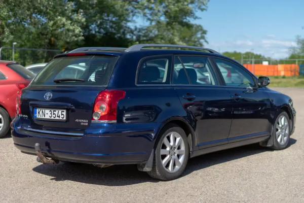 Blue Toyota Avensis 2007 in Liepaja, with an engine capacity of 2.00 L and mileage of 382 thousand km for 2850 €, photo 4 on AUTOMOTO.COM.LV