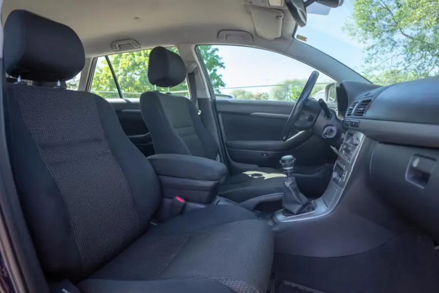 Zils Toyota Avensis 2007 Liepāja, ar dzinēja tilpumu 2.00 L un nobraukumu 382 tūkst. km par 2850 €, foto 13 vietnē AUTOMOTO.COM.LV