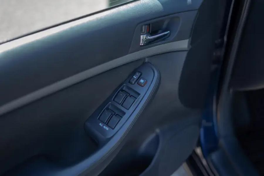 Zils Toyota Avensis 2007 Liepāja, ar dzinēja tilpumu 2.00 L un nobraukumu 382 tūkst. km par 2850 €, foto 17 vietnē AUTOMOTO.COM.LV