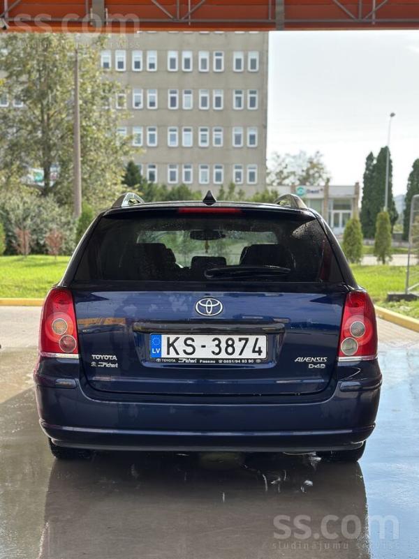 Zils Toyota Avensis 2007 Rīga, ar dzinēja tilpumu 2.00 L un nobraukumu 261 tūkst. km par 2700 €, foto 4 vietnē AUTOMOTO.COM.LV