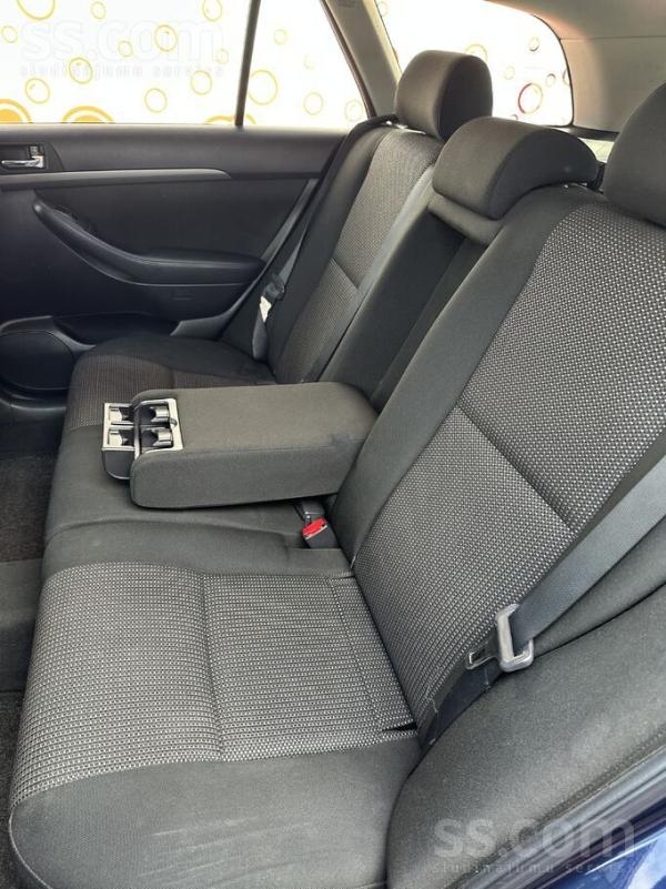 Zils Toyota Avensis 2007 Rīga, ar dzinēja tilpumu 2.00 L un nobraukumu 261 tūkst. km par 2700 €, foto 10 vietnē AUTOMOTO.COM.LV