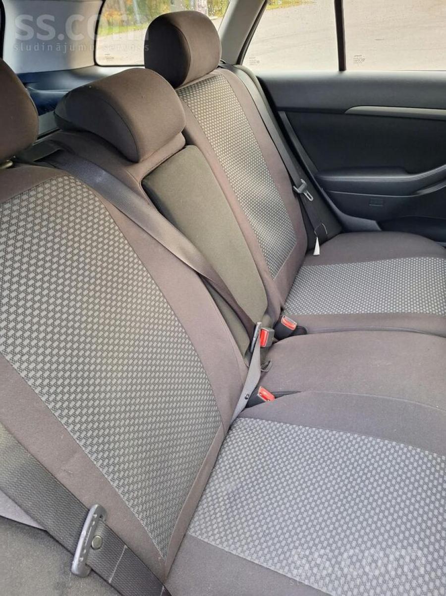 Zils Toyota Avensis 2007 Valka, ar dzinēja tilpumu 2.20 L un nobraukumu 303 tūkst. km par 2000 €, foto 7 vietnē AUTOMOTO.COM.LV