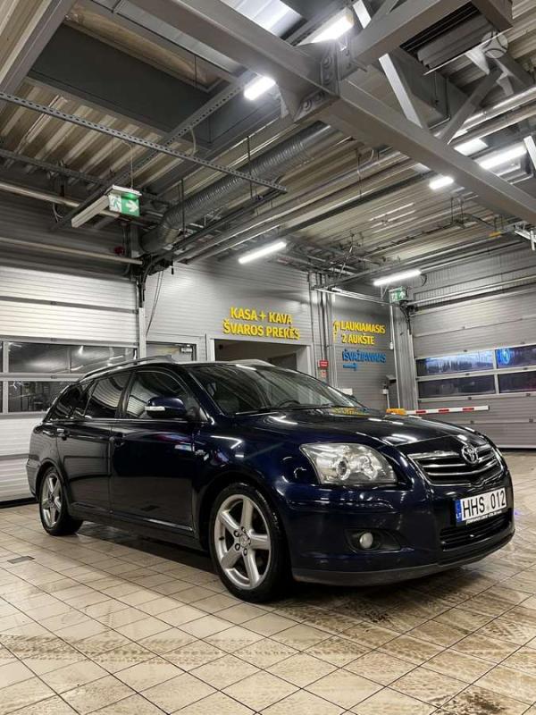 Blue Toyota Avensis 2008 in Vilnius, with an engine capacity of 2.23 L and mileage of 328 thousand km for 1850 €, photo 1 on AUTOMOTO.COM.LV