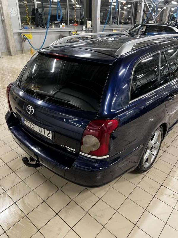 Blue Toyota Avensis 2008 in Vilnius, with an engine capacity of 2.23 L and mileage of 328 thousand km for 1850 €, photo 5 on AUTOMOTO.COM.LV