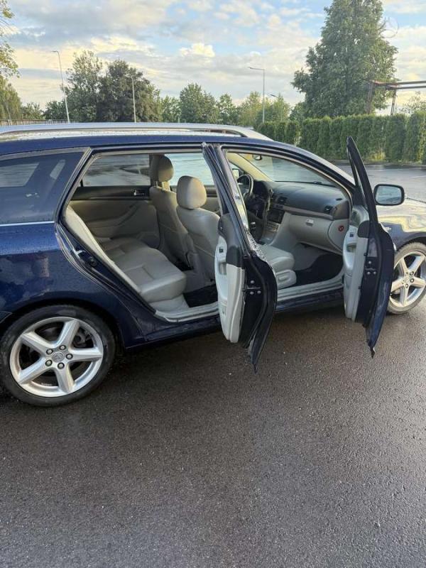 Blue Toyota Avensis 2008 in Alytus, with an engine capacity of 2.23 L and mileage of 311 thousand km for 2600 €, photo 8 on AUTOMOTO.COM.LV