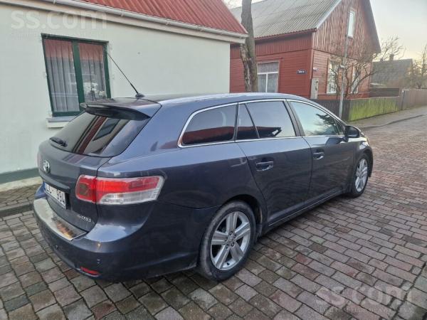 Blue Toyota Avensis 2009 in Ventspils, with an engine capacity of 2.20 L and mileage of 207 thousand km for 4000 €, photo 4 on AUTOMOTO.COM.LV