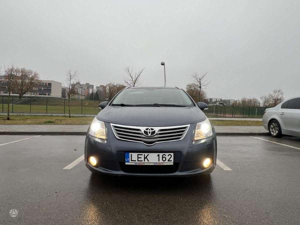 Blue Toyota Avensis 2009 in Jonava, with an engine capacity of 2.20 L and mileage of 274 thousand km for 4400 €, photo 1 on AUTOMOTO.COM.LV