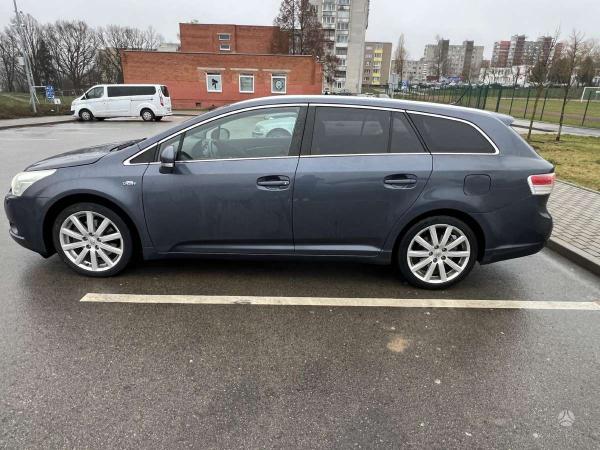 Blue Toyota Avensis 2009 in Jonava, with an engine capacity of 2.20 L and mileage of 274 thousand km for 4400 €, photo 3 on AUTOMOTO.COM.LV