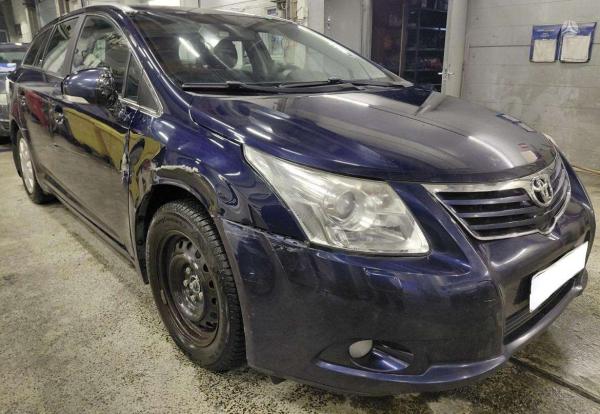 Blue Toyota Avensis 2009 in Klaipeda, with an engine capacity of 1.80 L and mileage of 221 thousand km for 3200 €, photo 1 on AUTOMOTO.COM.LV