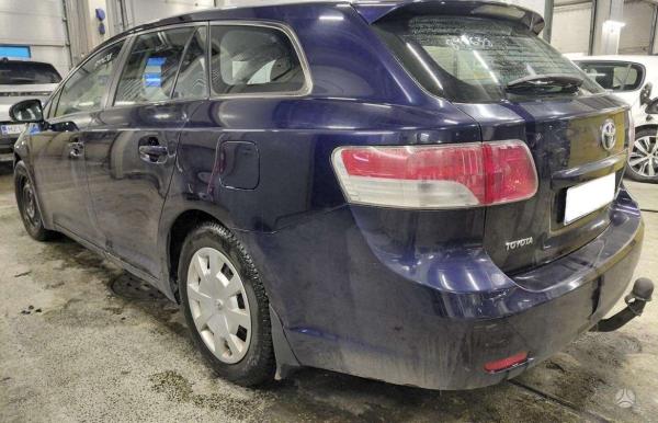 Blue Toyota Avensis 2009 in Klaipeda, with an engine capacity of 1.80 L and mileage of 221 thousand km for 3200 €, photo 4 on AUTOMOTO.COM.LV