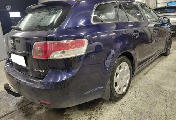 Blue Toyota Avensis 2009 in Klaipeda, with an engine capacity of 1.80 L and mileage of 221 thousand km for 3200 €, photo 5 on AUTOMOTO.COM.LV
