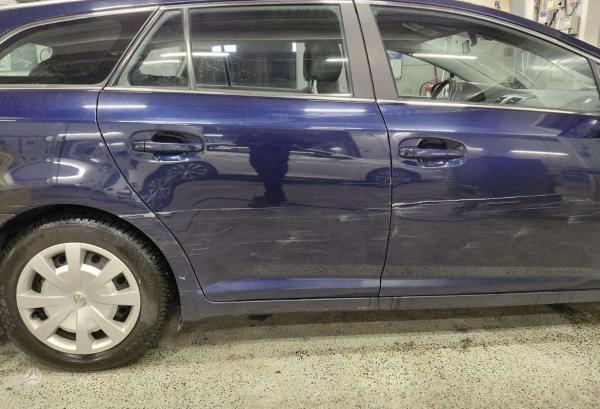 Blue Toyota Avensis 2009 in Klaipeda, with an engine capacity of 1.80 L and mileage of 221 thousand km for 3200 €, photo 10 on AUTOMOTO.COM.LV