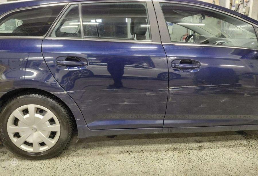 Blue Toyota Avensis 2009 in Klaipeda, with an engine capacity of 1.80 L and mileage of 221 thousand km for 3200 €, photo 10 on AUTOMOTO.COM.LV