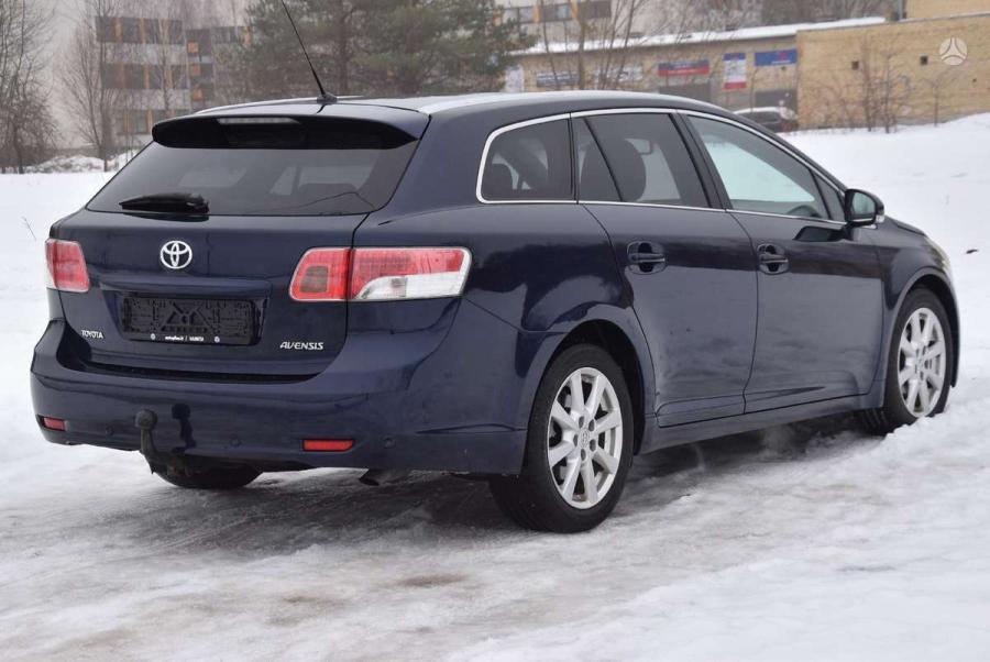 Blue Toyota Avensis 2009 in Vilnius, with an engine capacity of 2.00 L and mileage of 288 thousand km for 3700 €, photo 3 on AUTOMOTO.COM.LV
