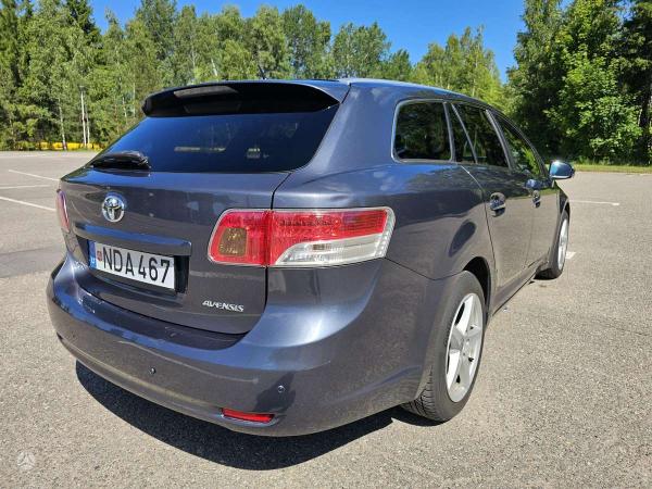 Синий Тойота Авенсис 2009 в Вильнюс, объемом двигателя 2.23 л и пробегом 184 тыс. км за 5500 €, фото 4 на AUTOMOTO.COM.LV