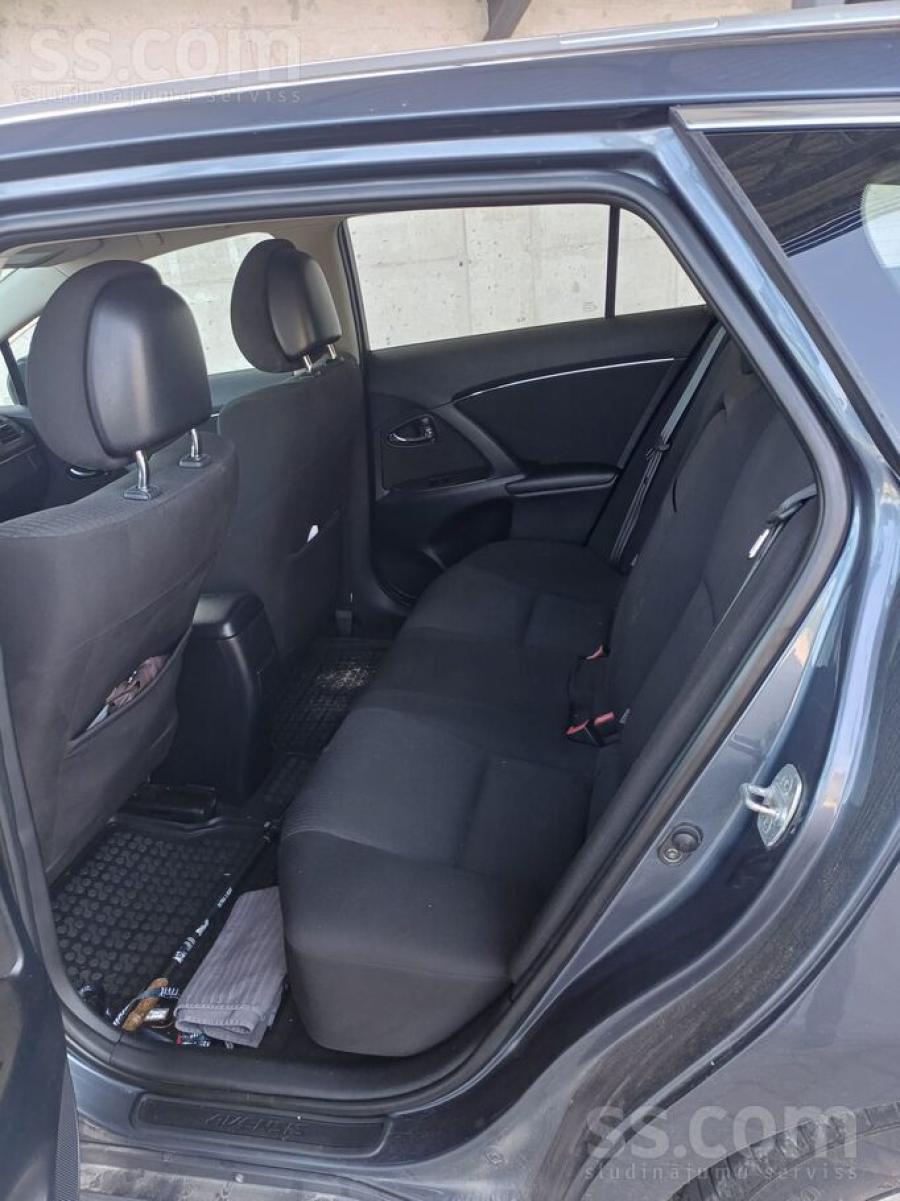 Zils Toyota Avensis 2009 Valmiera, ar dzinēja tilpumu 2.00 L un nobraukumu 300 tūkst. km par 2500 €, foto 7 vietnē AUTOMOTO.COM.LV