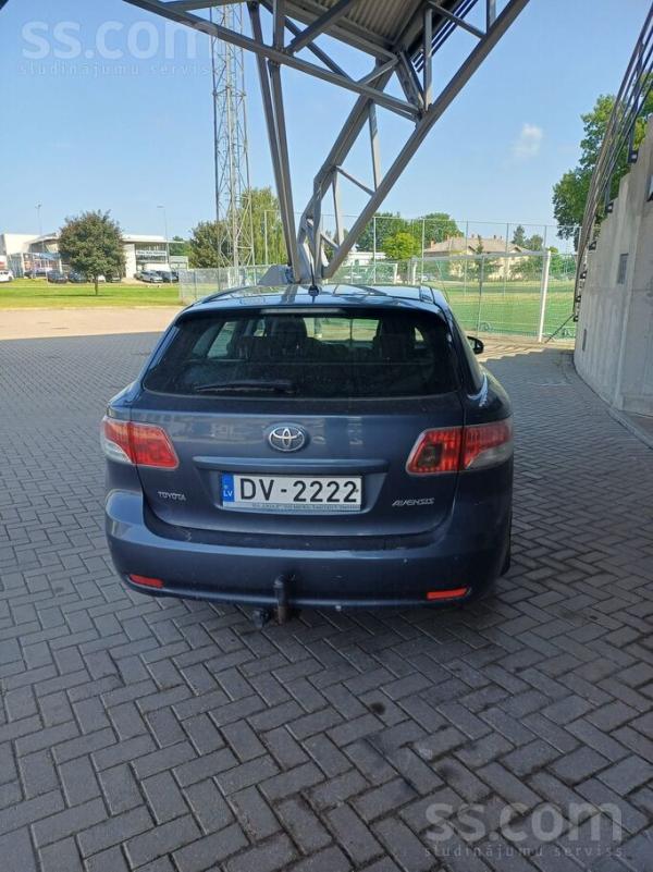Blue Toyota Avensis 2009 in Valmiera, with an engine capacity of 2.00 L and mileage of 300 thousand km for 2500 €, photo 9 on AUTOMOTO.COM.LV