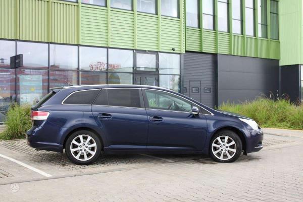 Blue Toyota Avensis 2009 in Vilnius, with an engine capacity of 2.23 L and mileage of 260 thousand km for 3990 €, photo 2 on AUTOMOTO.COM.LV