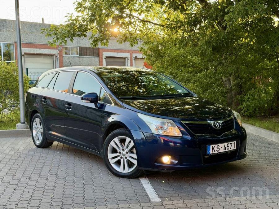 Blue Toyota Avensis 2009 in Jelgava, with an engine capacity of 2.00 L and mileage of 286 thousand km for 2590 €, photo 3 on AUTOMOTO.COM.LV