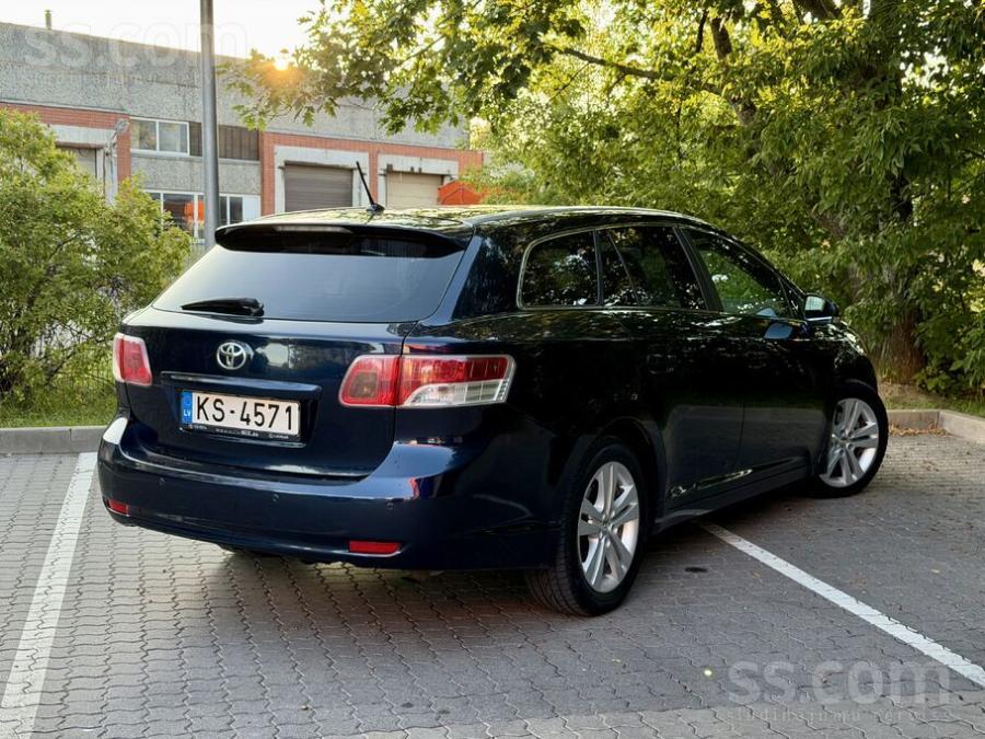 Blue Toyota Avensis 2009 in Jelgava, with an engine capacity of 2.00 L and mileage of 286 thousand km for 2590 €, photo 5 on AUTOMOTO.COM.LV