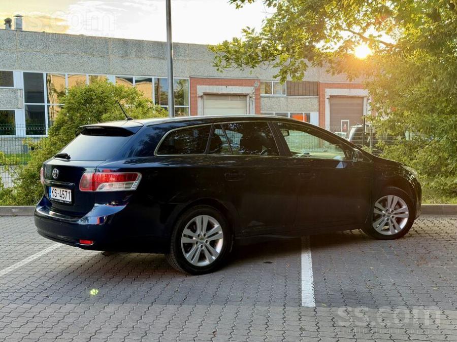 Blue Toyota Avensis 2009 in Jelgava, with an engine capacity of 2.00 L and mileage of 286 thousand km for 2590 €, photo 9 on AUTOMOTO.COM.LV
