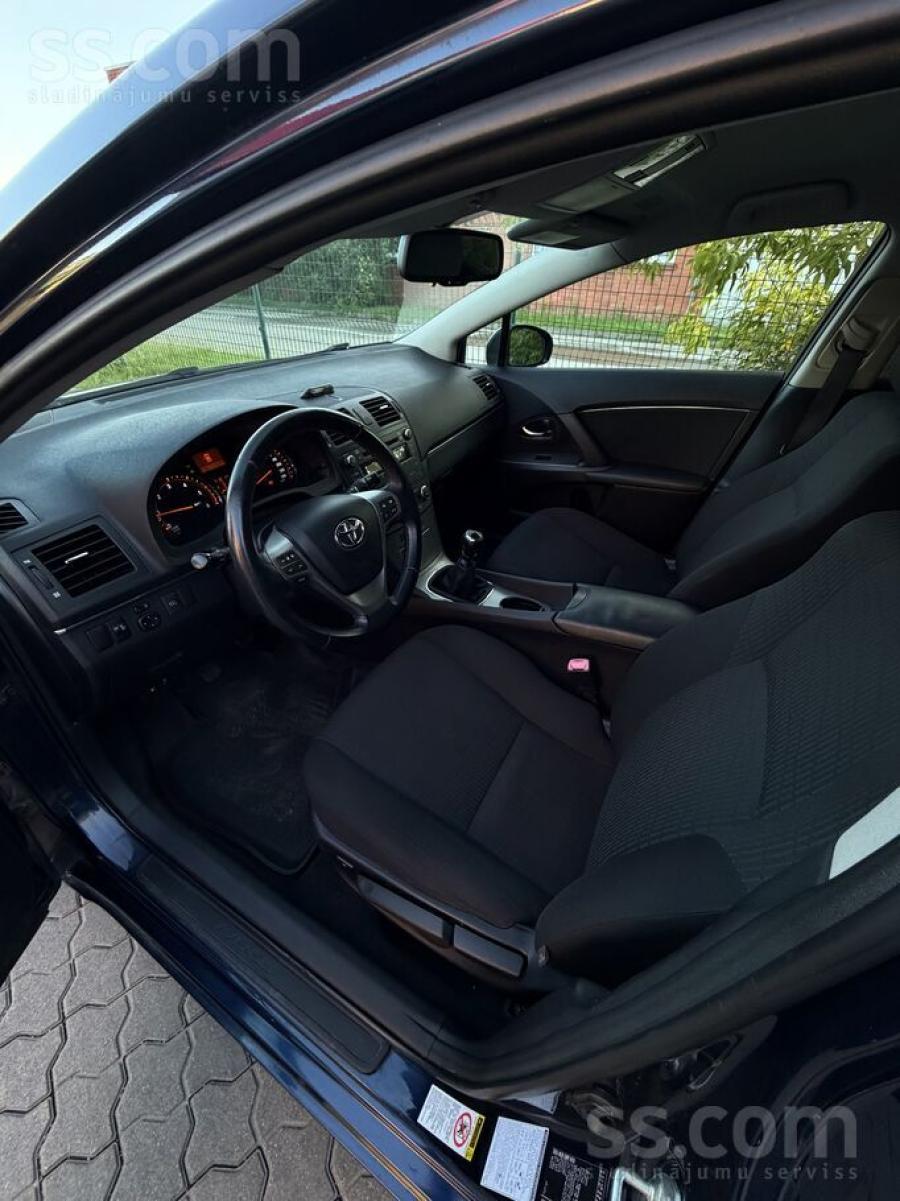 Blue Toyota Avensis 2009 in Jelgava, with an engine capacity of 2.00 L and mileage of 286 thousand km for 2590 €, photo 10 on AUTOMOTO.COM.LV