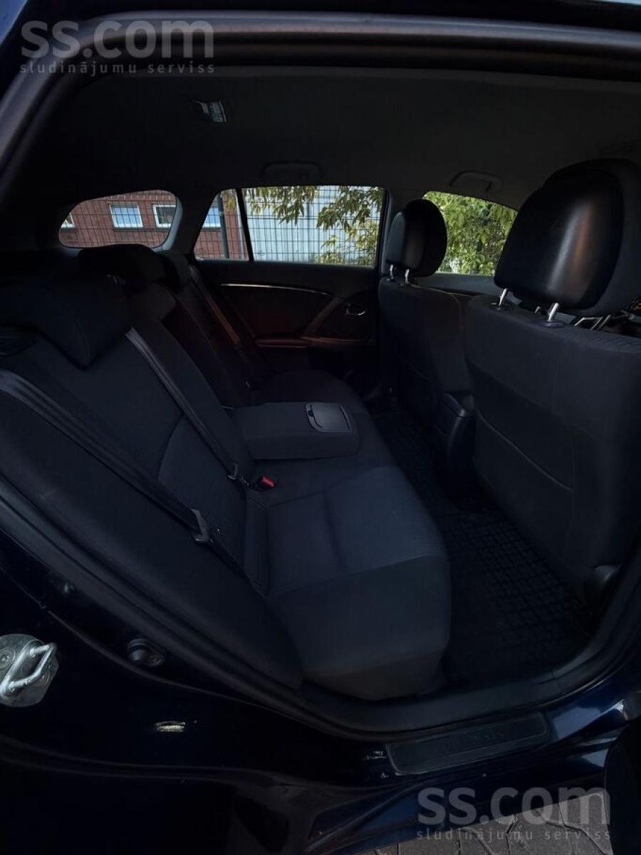 Blue Toyota Avensis 2009 in Jelgava, with an engine capacity of 2.00 L and mileage of 286 thousand km for 2590 €, photo 14 on AUTOMOTO.COM.LV