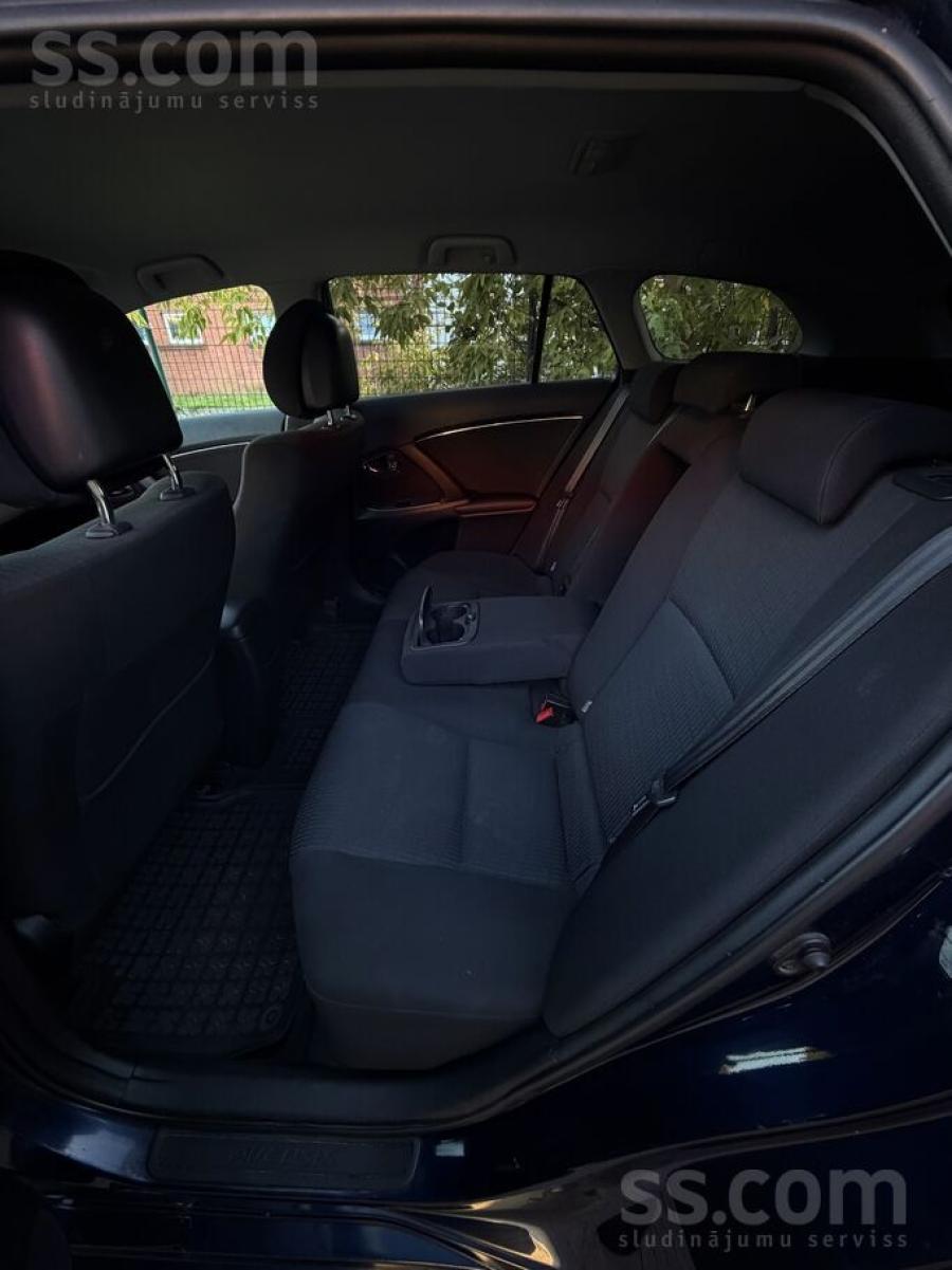 Blue Toyota Avensis 2009 in Jelgava, with an engine capacity of 2.00 L and mileage of 286 thousand km for 2590 €, photo 15 on AUTOMOTO.COM.LV