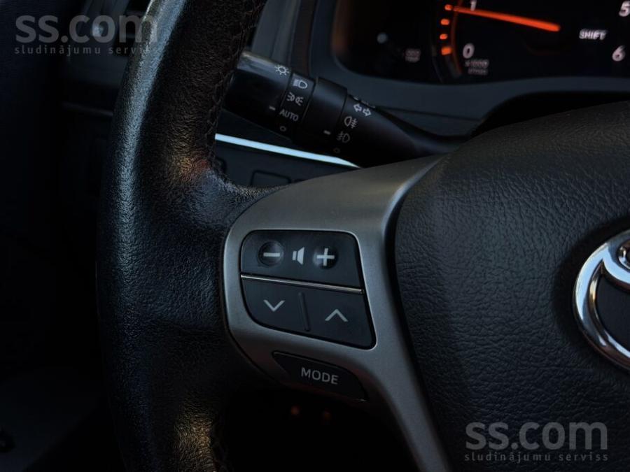 Blue Toyota Avensis 2009 in Jelgava, with an engine capacity of 2.00 L and mileage of 286 thousand km for 2590 €, photo 19 on AUTOMOTO.COM.LV