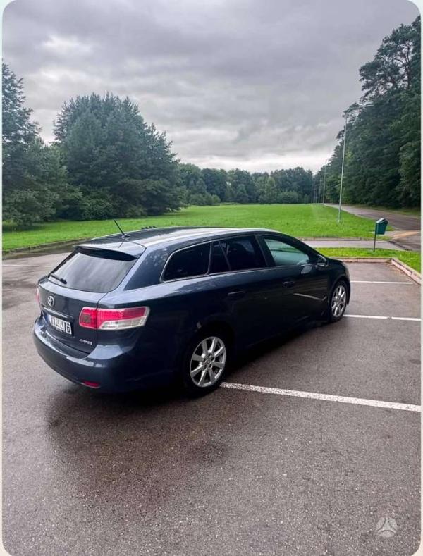 Zils Toyota Avensis 2009 Prienai, ar dzinēja tilpumu 2.00 L un nobraukumu 350 tūkst. km par 2500 €, foto 9 vietnē AUTOMOTO.COM.LV