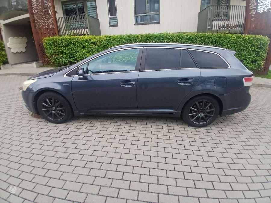 Blue Toyota Avensis 2009 in Vilnius, with an engine capacity of 2.23 L and mileage of 170 thousand km for 3850 €, photo 3 on AUTOMOTO.COM.LV