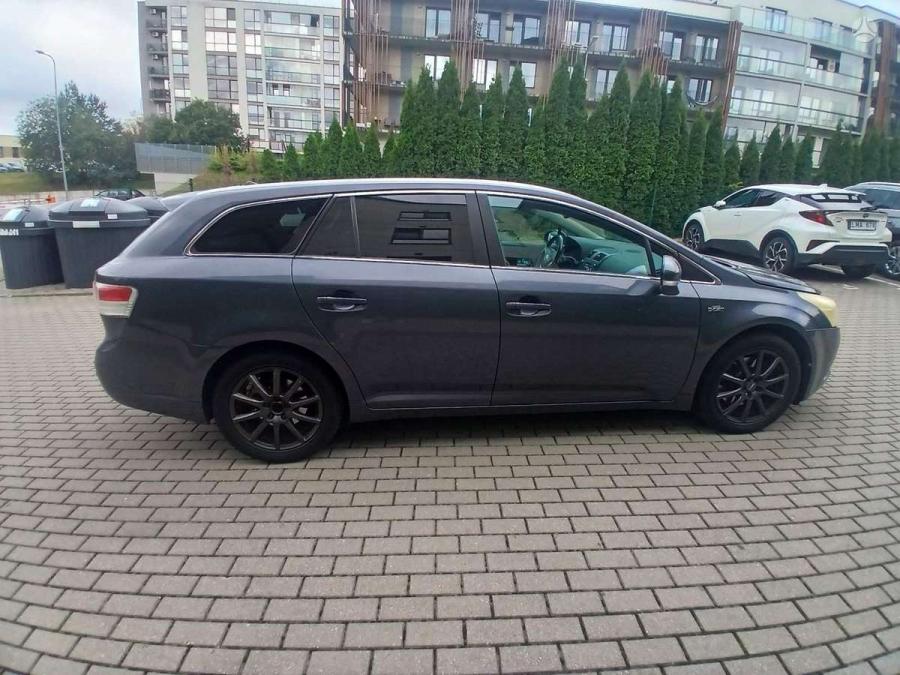 Blue Toyota Avensis 2009 in Vilnius, with an engine capacity of 2.23 L and mileage of 170 thousand km for 3850 €, photo 4 on AUTOMOTO.COM.LV