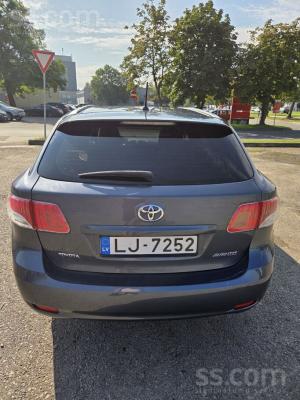 Blue Toyota Avensis 2009 in Riga, with an engine capacity of 2.00 L and mileage of 310 thousand km for 3200 €, photo 3 on AUTOMOTO.COM.LV