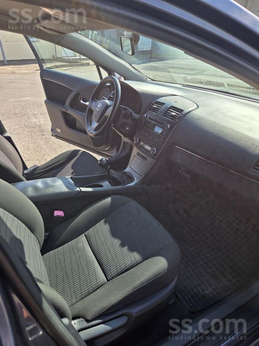 Blue Toyota Avensis 2009 in Riga, with an engine capacity of 2.00 L and mileage of 310 thousand km for 3200 €, photo 9 on AUTOMOTO.COM.LV