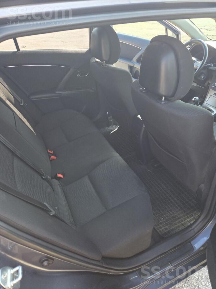 Blue Toyota Avensis 2009 in Riga, with an engine capacity of 2.00 L and mileage of 310 thousand km for 3200 €, photo 11 on AUTOMOTO.COM.LV