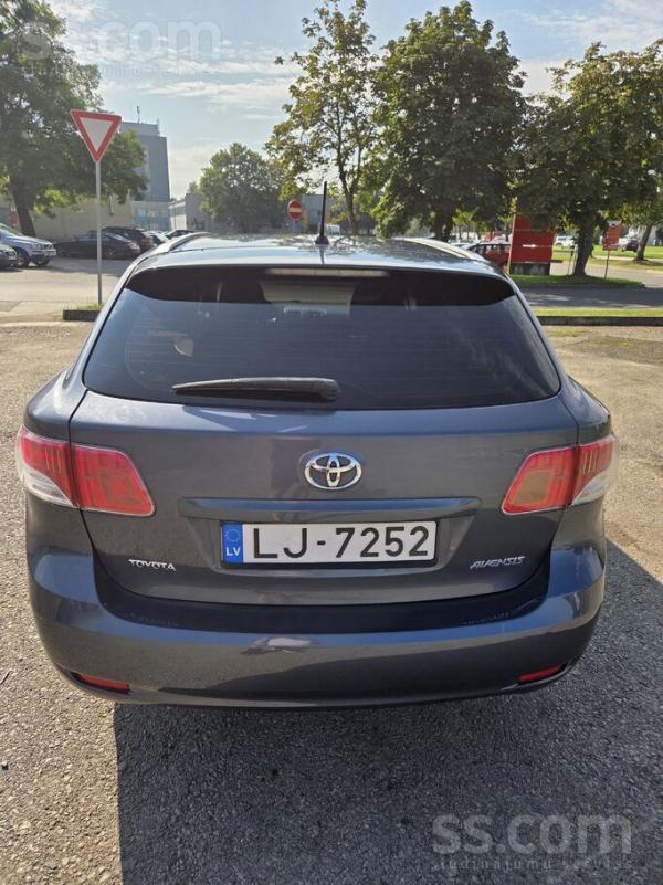 Zils Toyota Avensis 2009 Rīga, ar dzinēja tilpumu 2.00 L un nobraukumu 310 tūkst. km par 3200 €, foto 3 vietnē AUTOMOTO.COM.LV