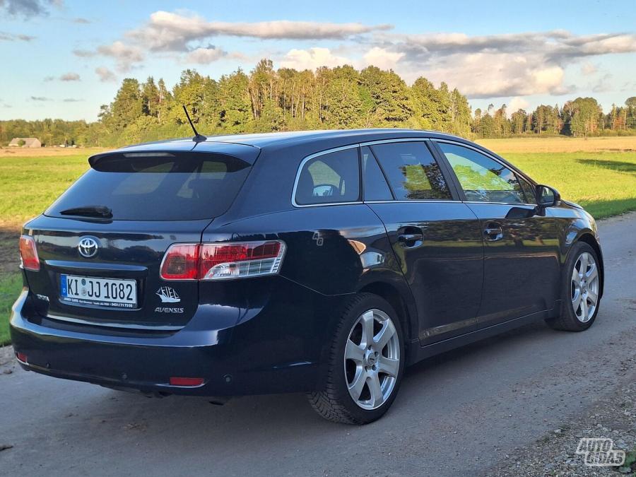 Blue Toyota Avensis 2009 in Mazeikiai, with an engine capacity of 2.20 L and mileage of 292 thousand km for 3550 €, photo 9 on AUTOMOTO.COM.LV