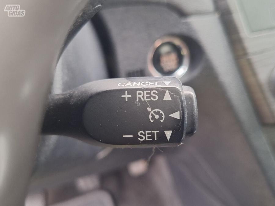 Blue Toyota Avensis 2009 in Mazeikiai, with an engine capacity of 2.20 L and mileage of 292 thousand km for 3550 €, photo 19 on AUTOMOTO.COM.LV