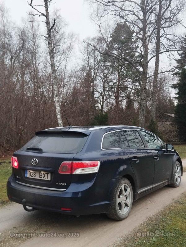 Zils Toyota Avensis 2010 Hāpsalu, ar dzinēja tilpumu 2.00 L un nobraukumu 351 tūkst. km par 2799 €, foto 4 vietnē AUTOMOTO.COM.LV