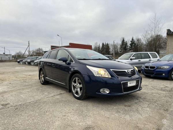 Blue Toyota Avensis 2010 in Vilnius, with an engine capacity of 2.23 L and mileage of 299 thousand km for 3400 €, photo 3 on AUTOMOTO.COM.LV