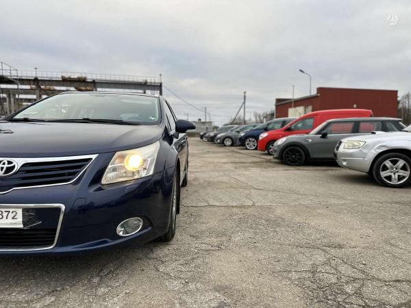 Blue Toyota Avensis 2010 in Vilnius, with an engine capacity of 2.23 L and mileage of 299 thousand km for 3400 €, photo 4 on AUTOMOTO.COM.LV