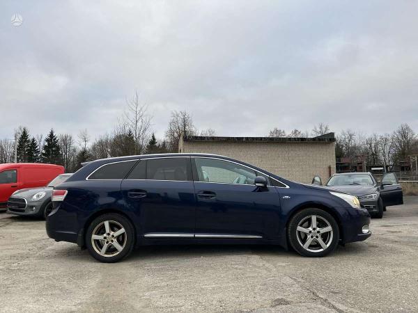 Blue Toyota Avensis 2010 in Vilnius, with an engine capacity of 2.23 L and mileage of 299 thousand km for 3400 €, photo 5 on AUTOMOTO.COM.LV