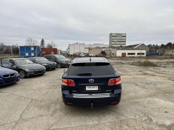 Blue Toyota Avensis 2010 in Vilnius, with an engine capacity of 2.23 L and mileage of 299 thousand km for 3400 €, photo 7 on AUTOMOTO.COM.LV