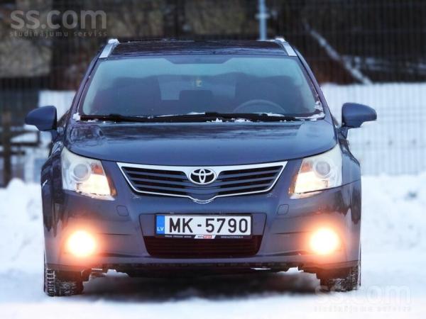 Blue Toyota Avensis 2010 in Riga, with an engine capacity of 2.00 L and mileage of 296 thousand km for 5890 €, photo 2 on AUTOMOTO.COM.LV