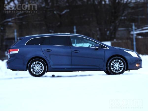 Blue Toyota Avensis 2010 in Riga, with an engine capacity of 2.00 L and mileage of 296 thousand km for 5890 €, photo 5 on AUTOMOTO.COM.LV