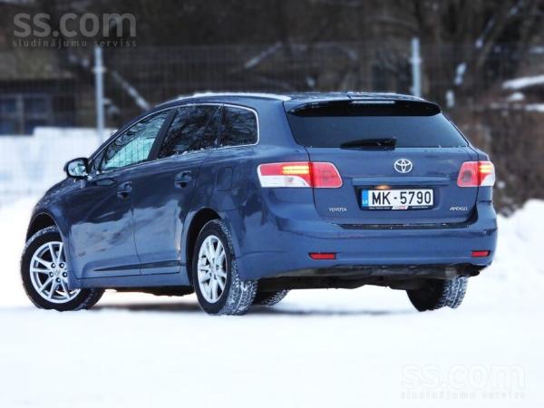 Blue Toyota Avensis 2010 in Riga, with an engine capacity of 2.00 L and mileage of 296 thousand km for 5890 €, photo 7 on AUTOMOTO.COM.LV