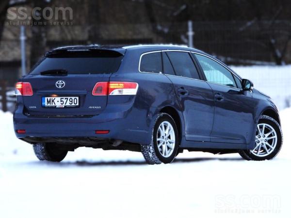 Blue Toyota Avensis 2010 in Riga, with an engine capacity of 2.00 L and mileage of 296 thousand km for 5890 €, photo 8 on AUTOMOTO.COM.LV