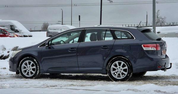 Blue Toyota Avensis 2010 in Vilnius, with an engine capacity of 2.23 L and mileage of 290 thousand km for 5200 €, photo 4 on AUTOMOTO.COM.LV