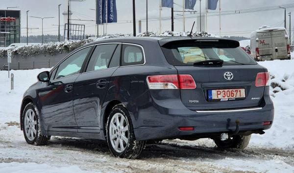 Blue Toyota Avensis 2010 in Vilnius, with an engine capacity of 2.23 L and mileage of 290 thousand km for 5200 €, photo 5 on AUTOMOTO.COM.LV